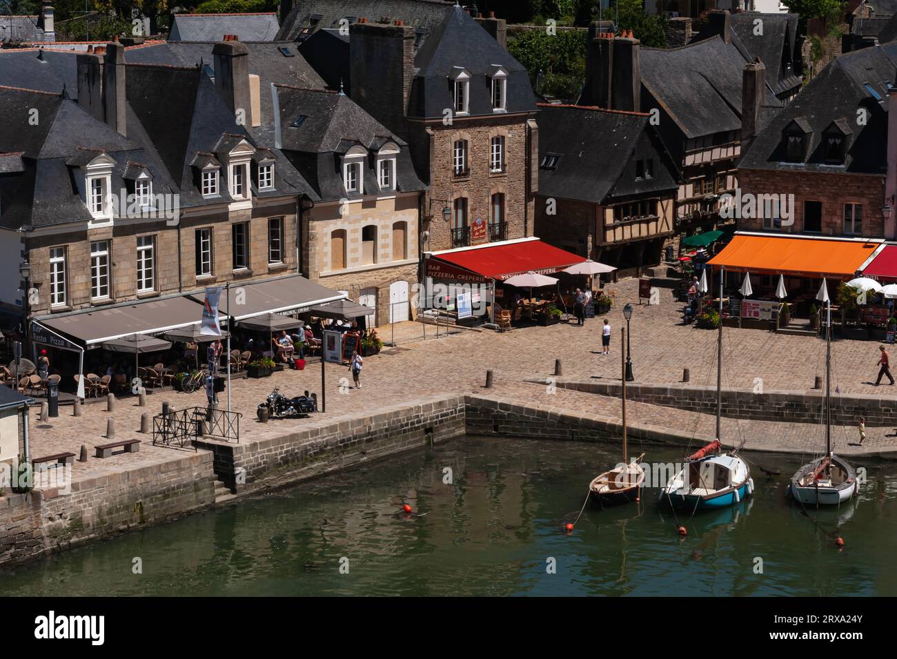 Place Saint-Sauveur quayside in the Saint-Goustan district of Auray, a ...
