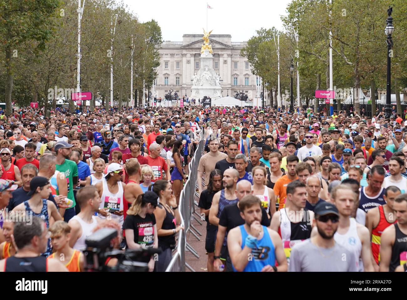 Competitors at start on The Mall for the Vitality London 10k road race ...