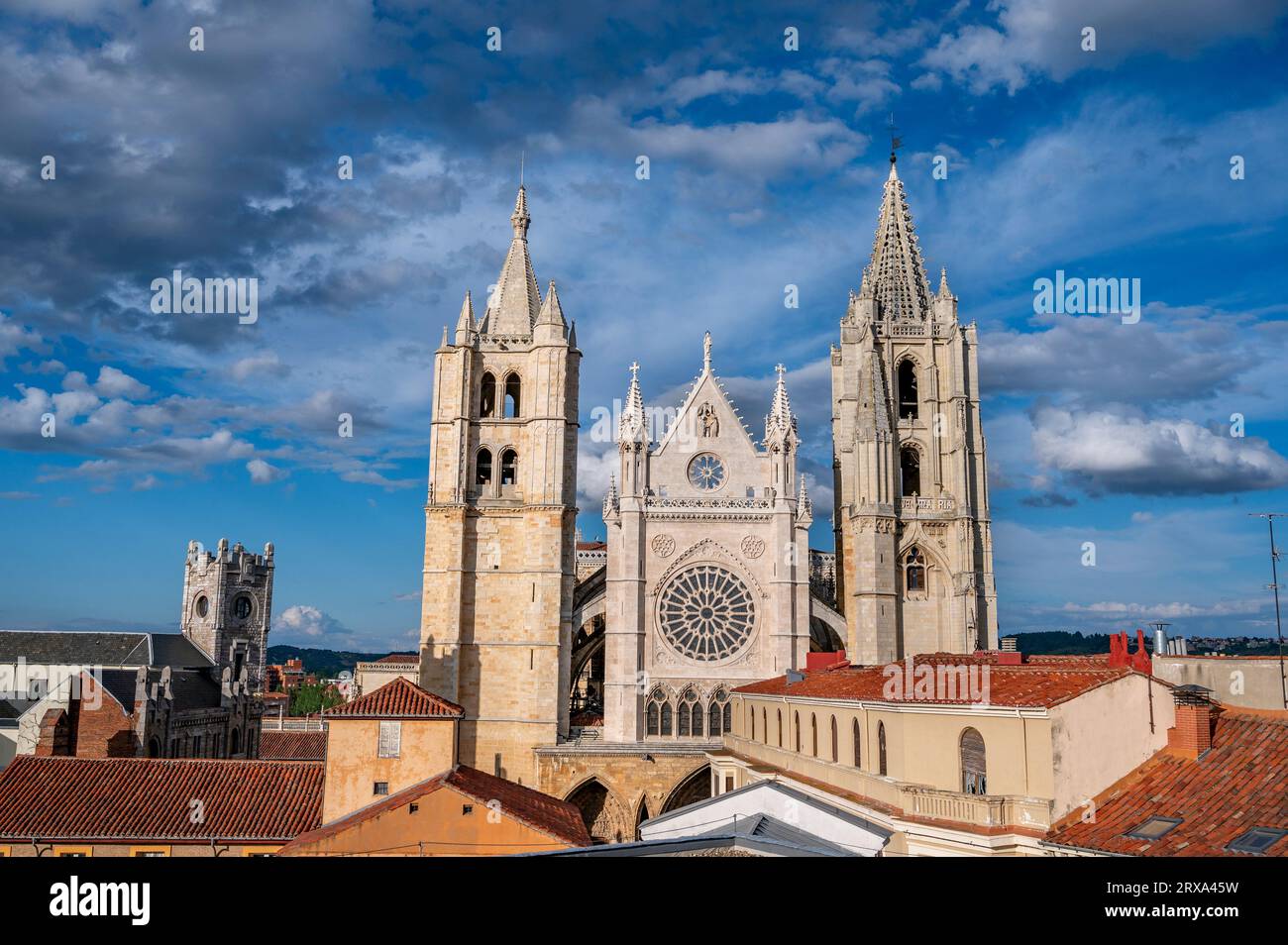 Portal historical building leon hi-res stock photography and images - Alamy