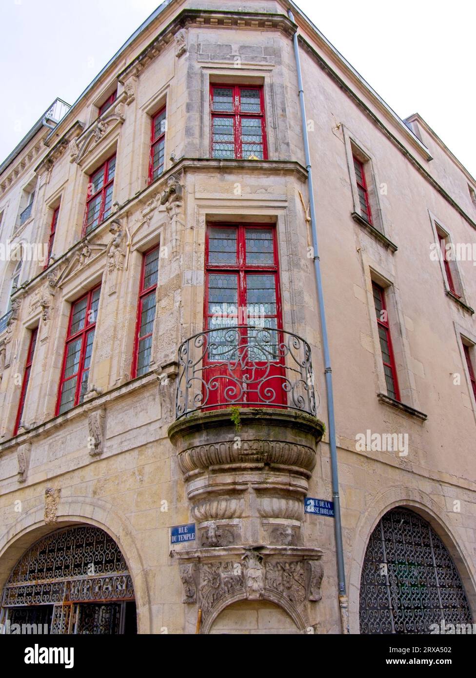 Red opening doors onto balcony hi-res stock photography and images - Alamy
