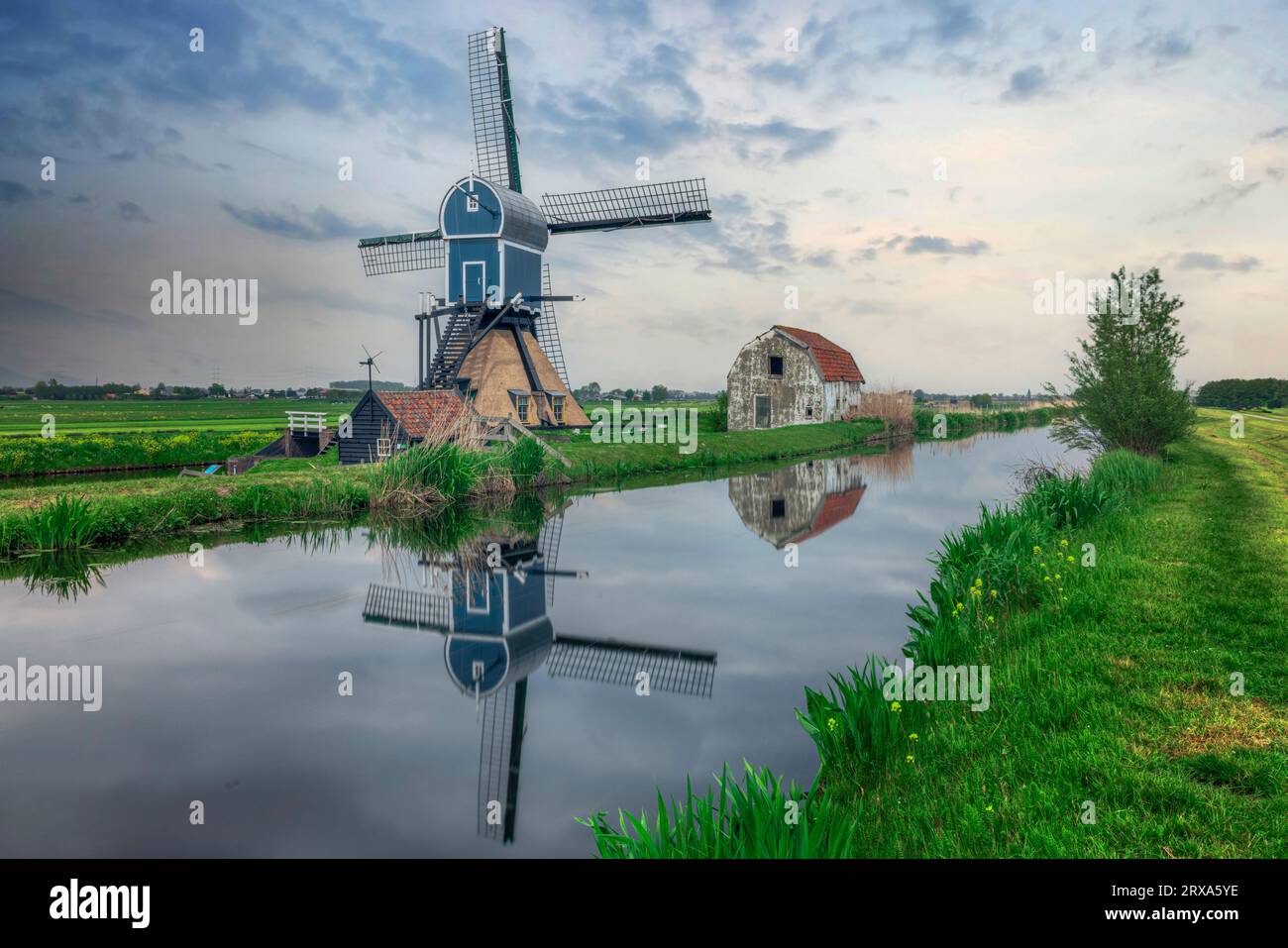 Polder Windmill Geremolen De Blauwe Wip in South Holland, Netherlands ...
