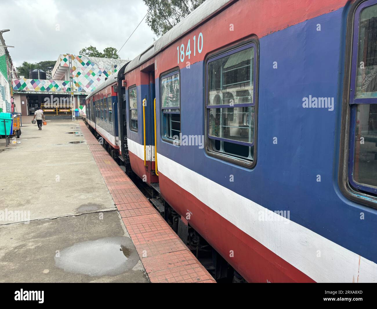 Scenes of trains coming and exteriors of bangalore cantonment railway ...
