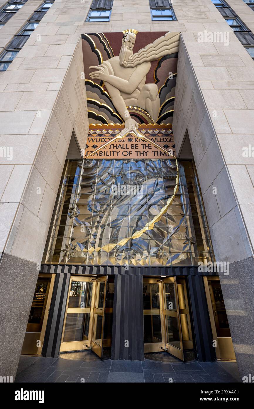 USA, New York, New York City, Midtown Manhattan, Rockefeller Center ...