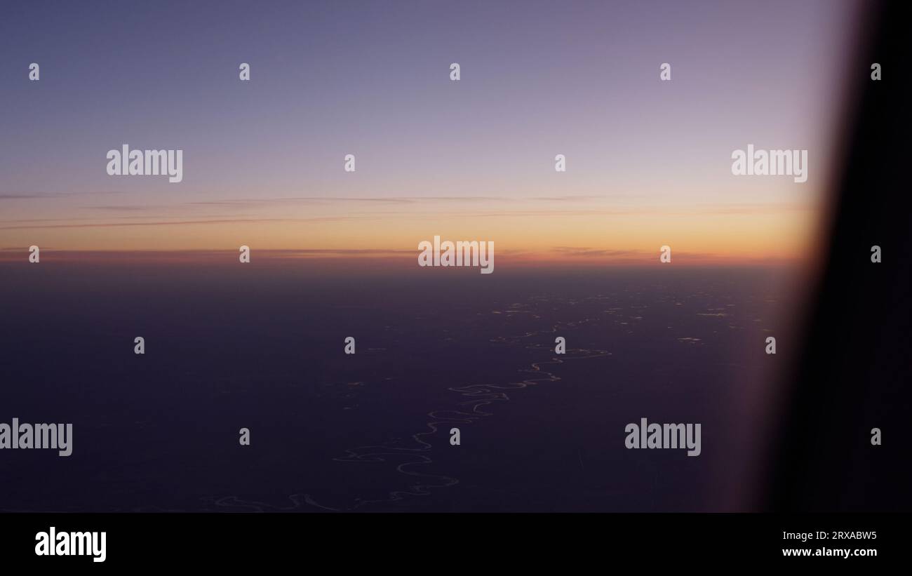 Airplane fly over sunset 4k hi-res stock photography and images - Alamy