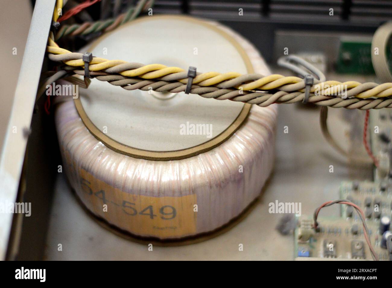 Electronic power amplifier, an electronic device that can increase the ...