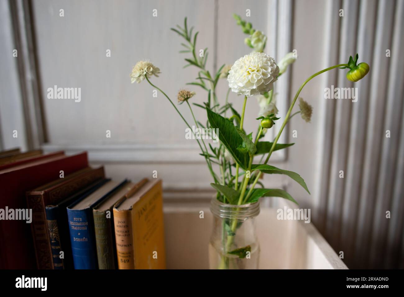 Flowers on a bookcase at Chastleton House, Oxfordshire Stock Photo - Alamy