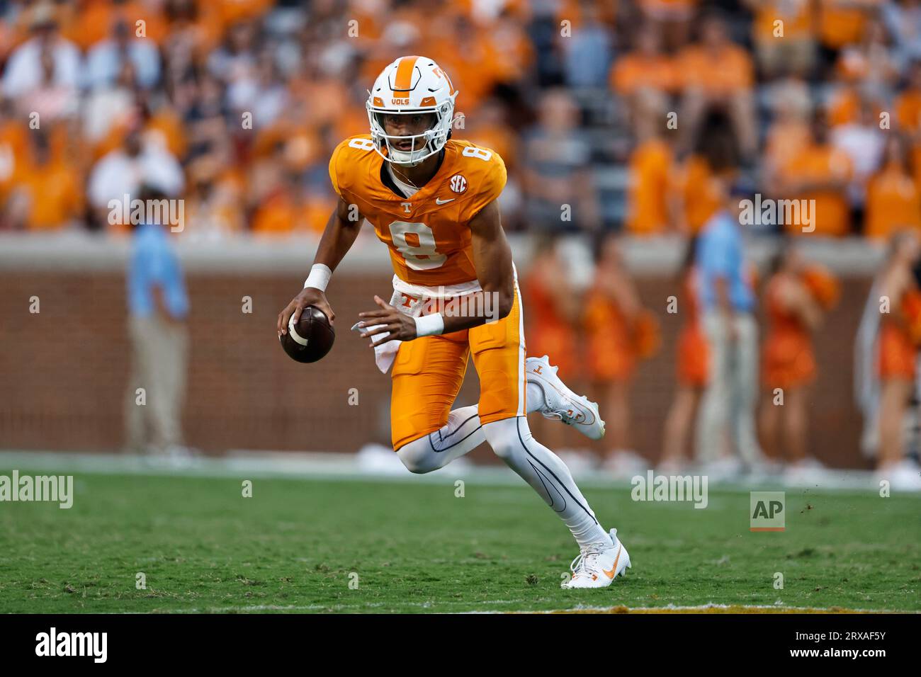 Tennessee quarterback Nico Iamaleava (8) looks for a receiver as he ...