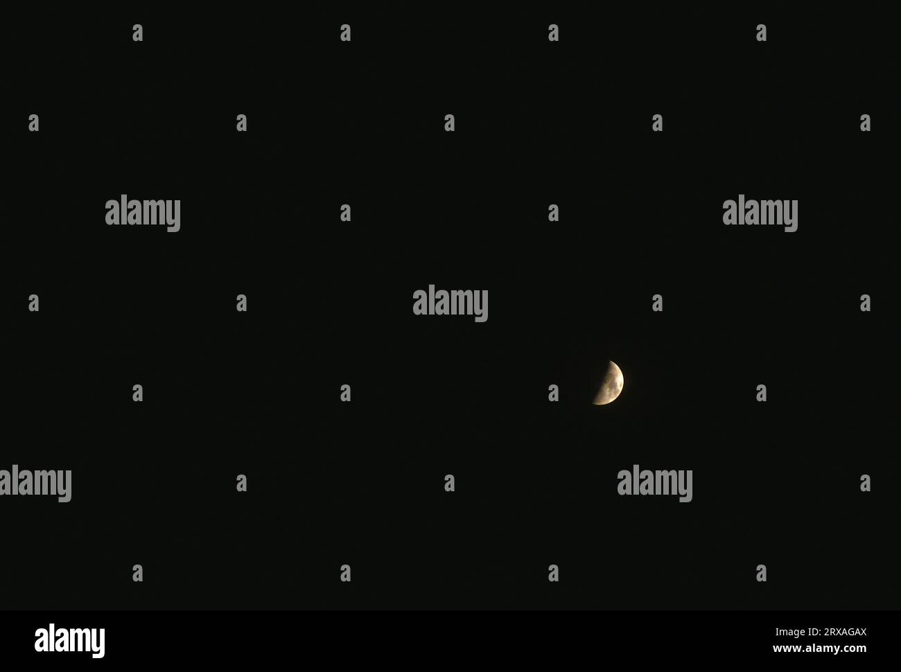 Half moon cover spreading hi-res stock photography and images - Alamy