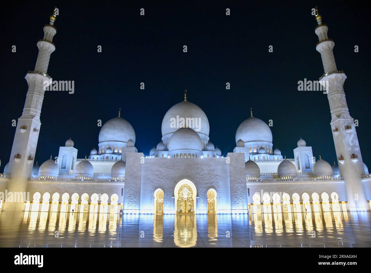 Sheikh Zayed Grand Mosque Stock Photo - Alamy