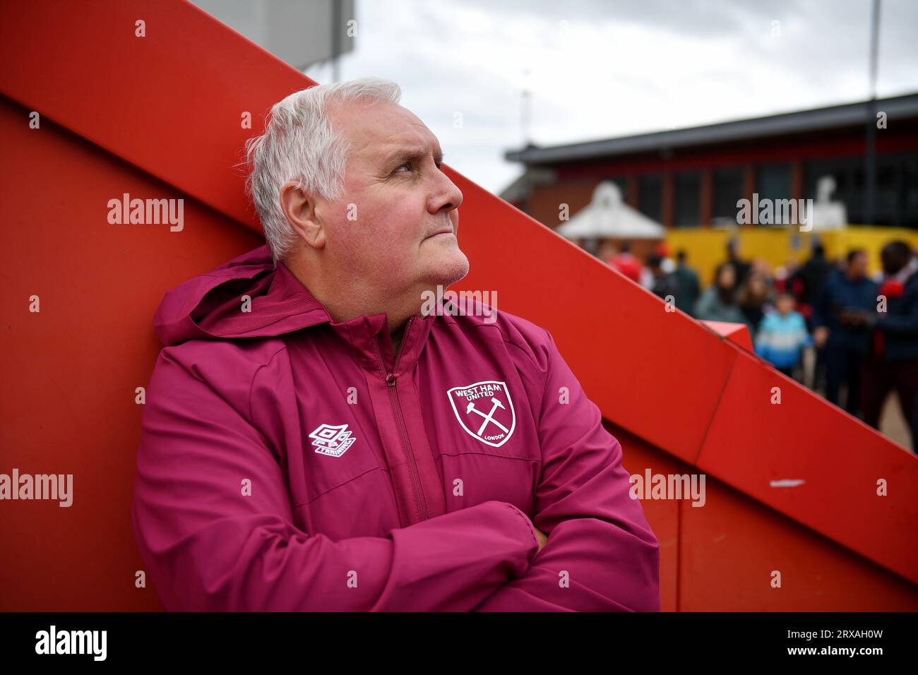 Alamy waiting picture hi-res stock photography and images - Alamy