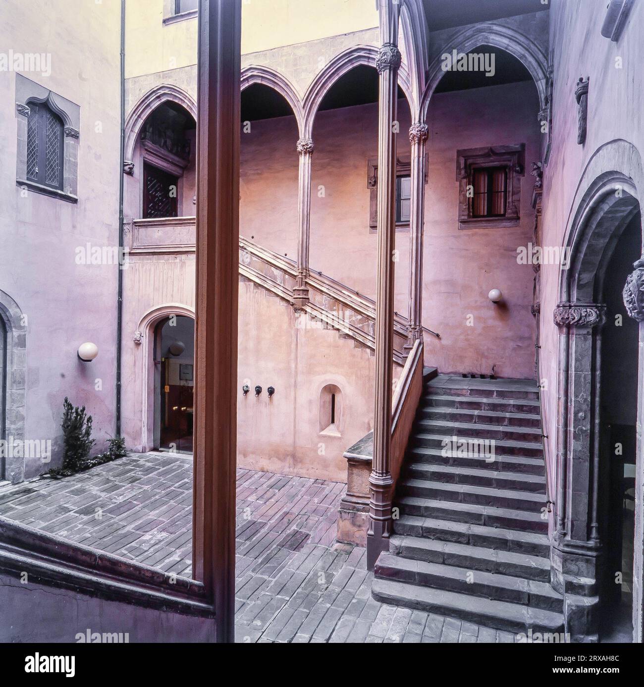 Patio Del Palau Centelles De Barcelona Conocido Anteriormente Como