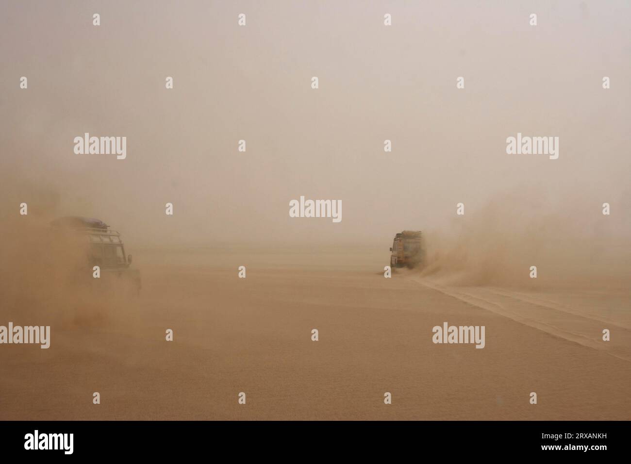 Car in libyan desert libya hi-res stock photography and images - Alamy