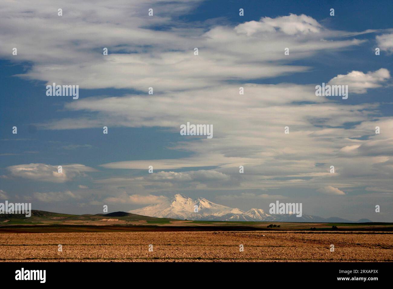 Landscape near Kayseri with view of Erciyes Dagi, 3917m, Tuekei Stock ...