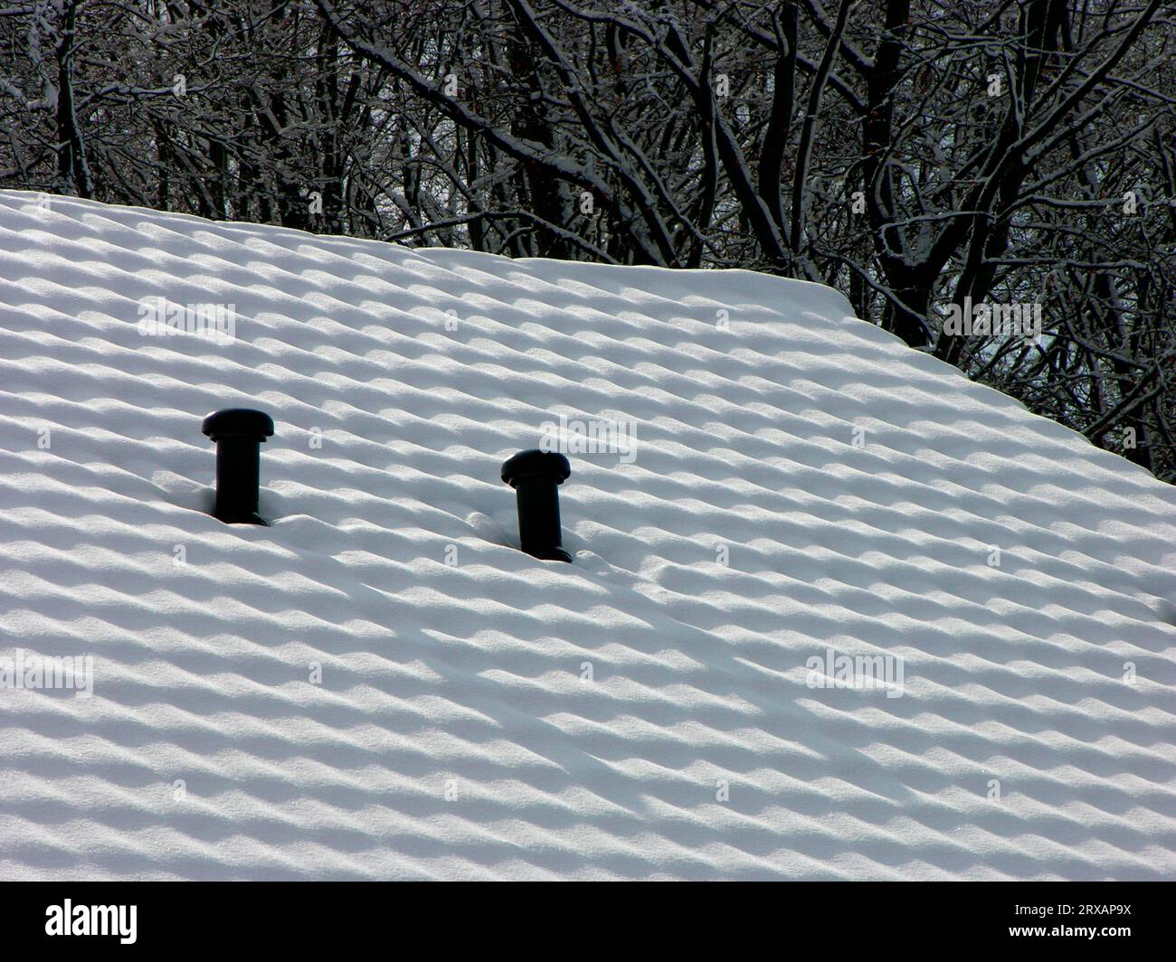 Snow-covered tiled roof Stock Photo - Alamy