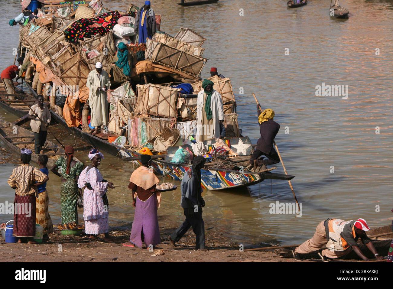 Port of mopti hi-res stock photography and images - Alamy