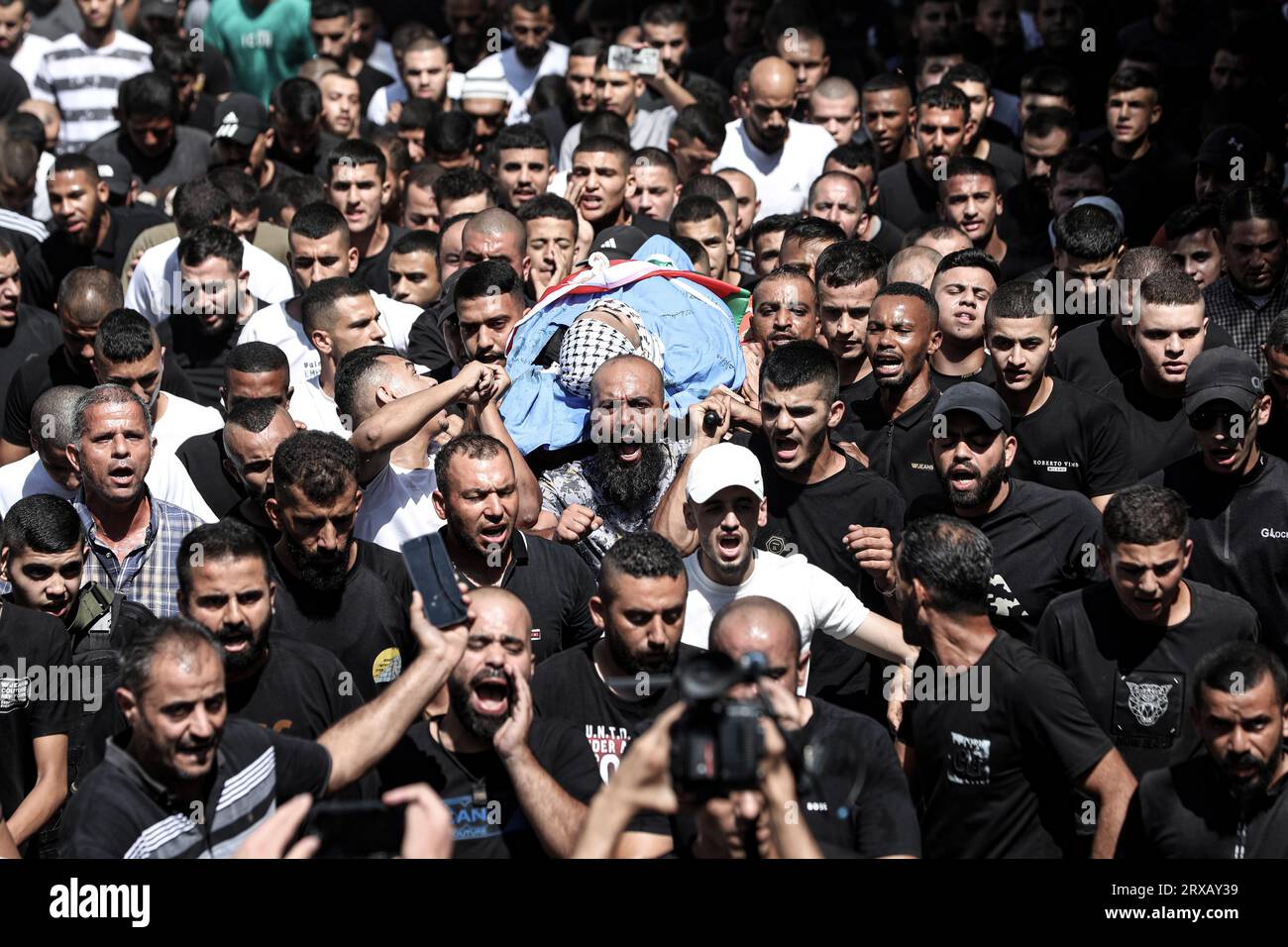 Nur Shams, Palestinian Territories. 24th Sep, 2023. Mouners carry the ...