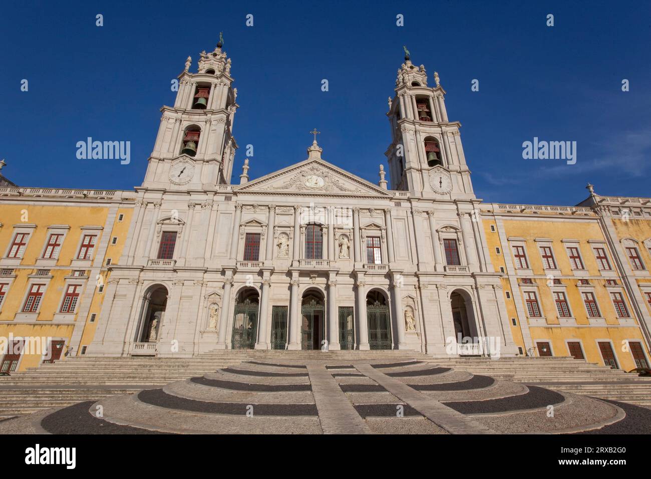 The palace of mafra hi-res stock photography and images - Alamy