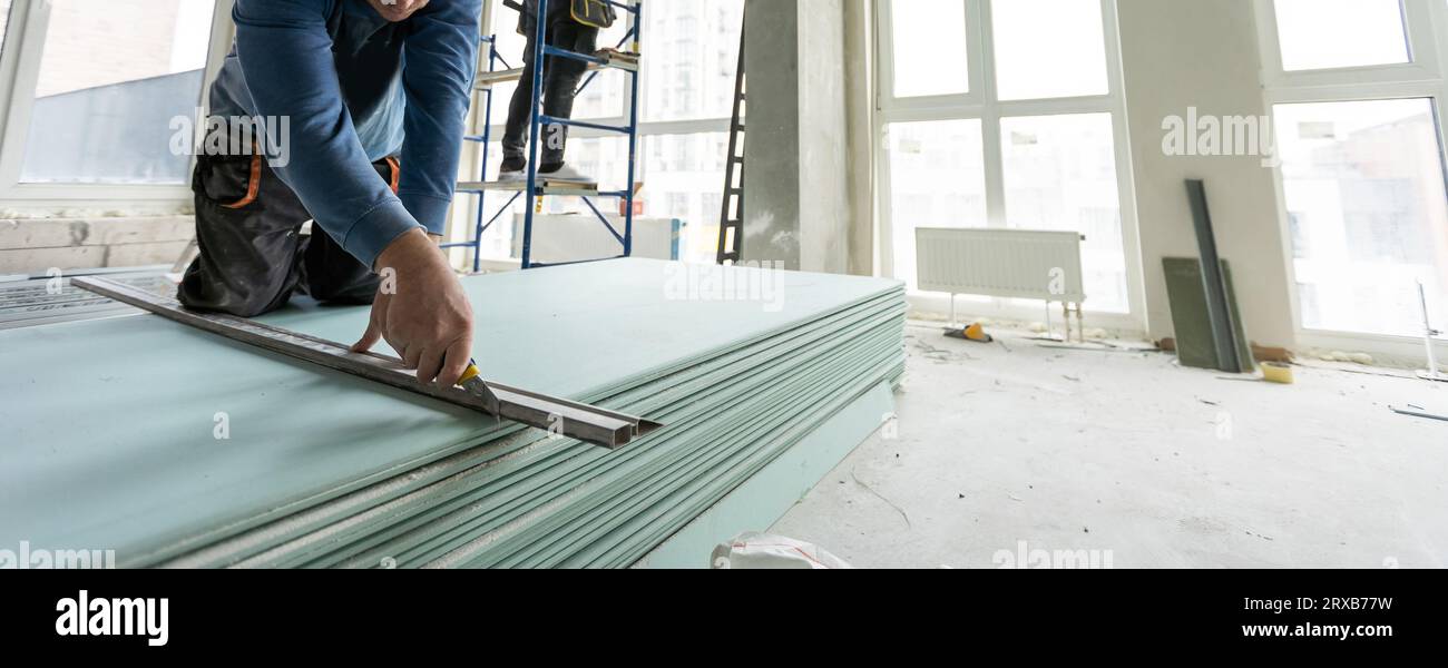 Construction worker installation ceiling work Stock Photo - Alamy