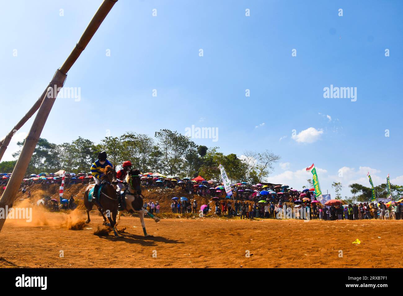 Hundreds of participants hi-res stock photography and images - Alamy