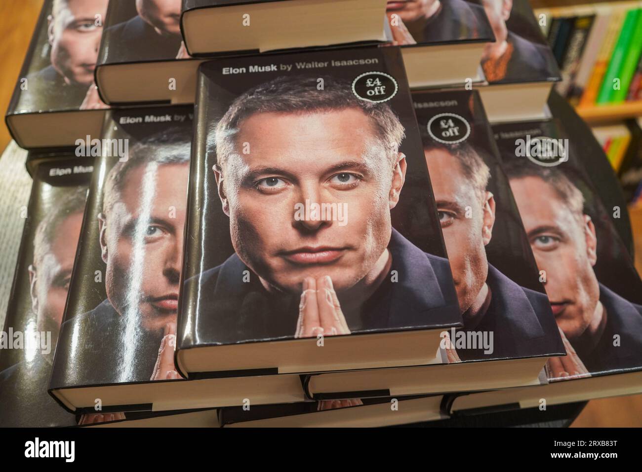 Elon Musk biography by Walter Isaacson Stock Photo - Alamy Elon Musk biography by Walter Isaacson Stock Photo - Alamy
