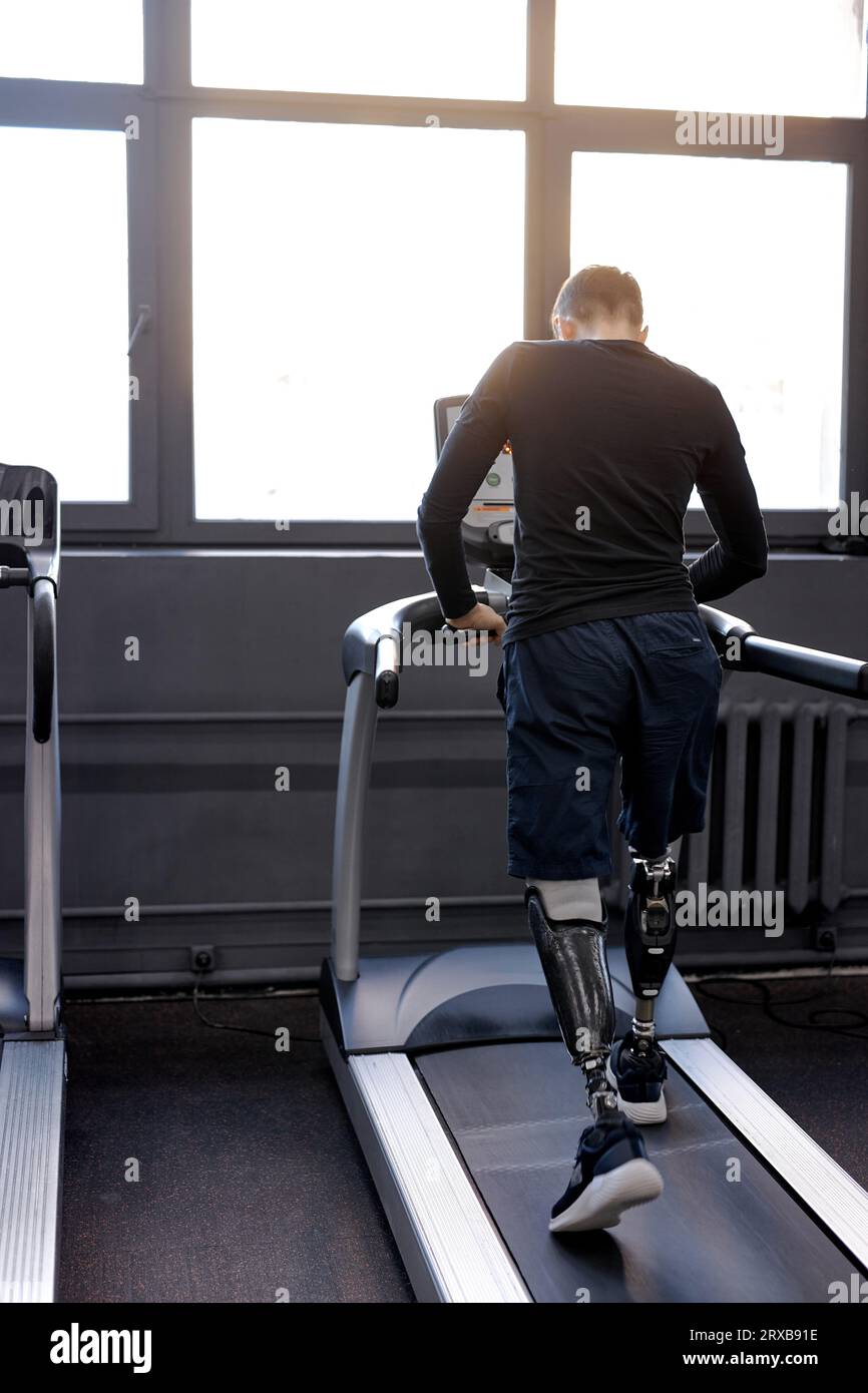 People gym cardio work out leg hi-res stock photography and images - Alamy