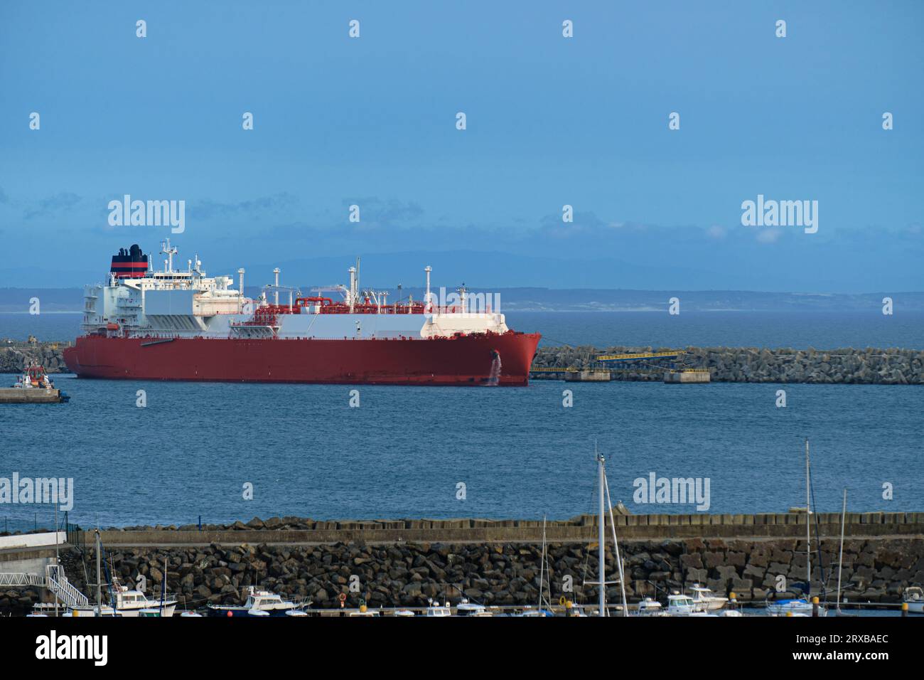 Lng regasification terminal hi-res stock photography and images - Alamy