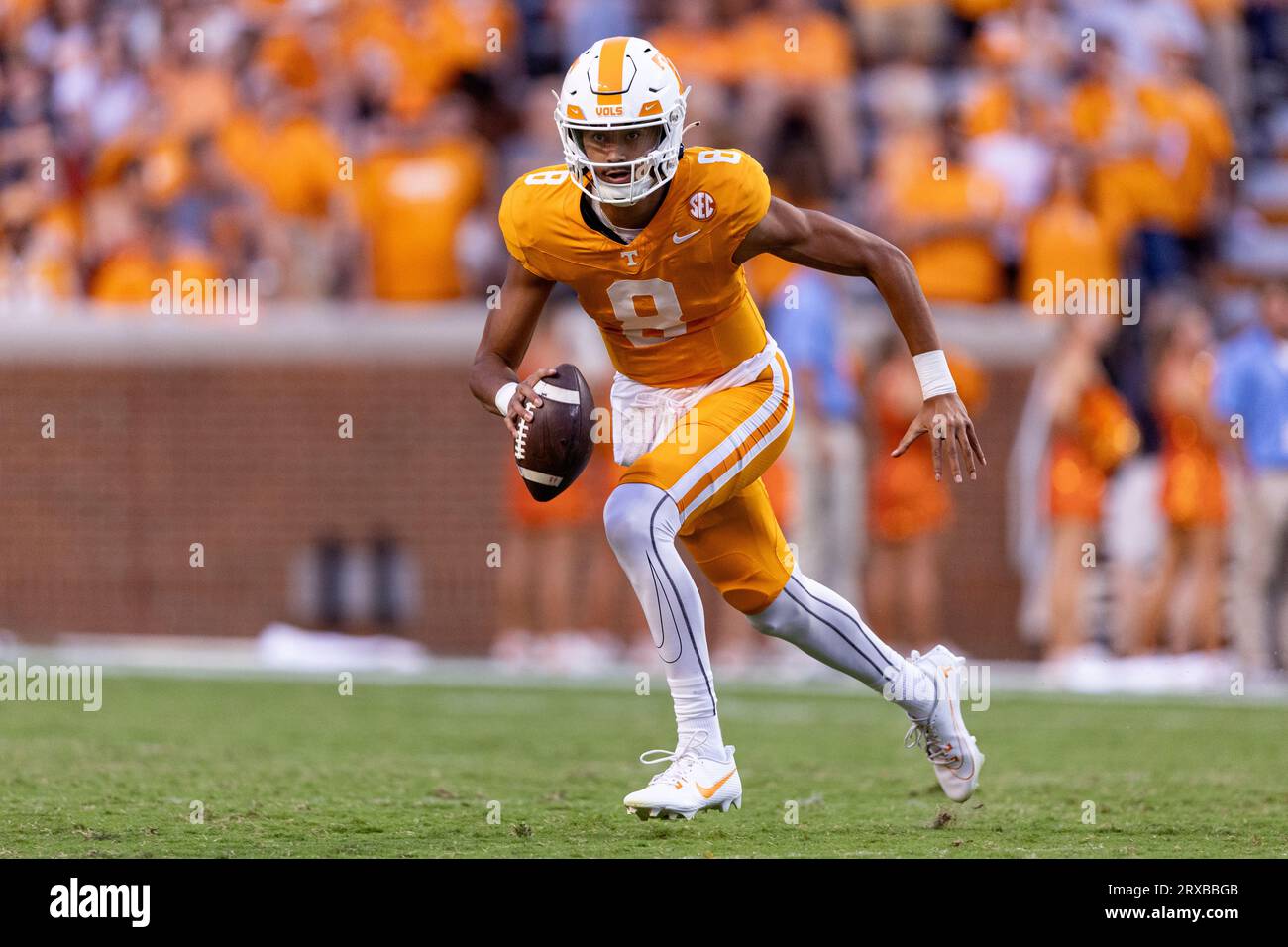 Tennessee quarterback Nico Iamaleava (8) looks for a receiver as he ...