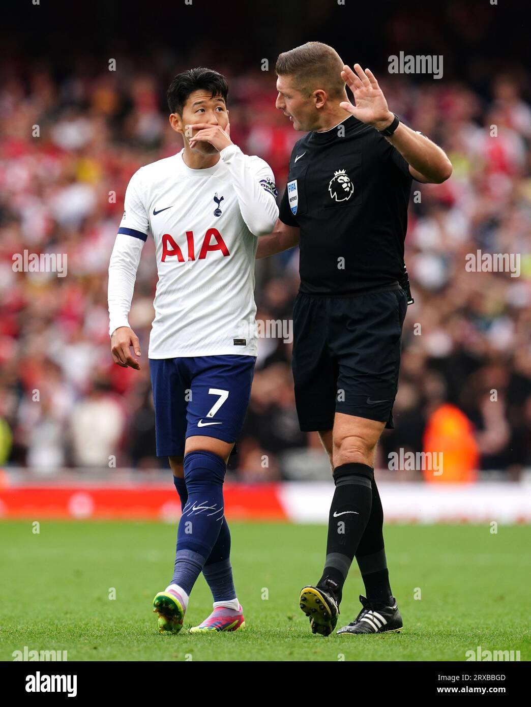 Referee Robert Jones confirms the Arsenal penalty to Tottenham Hotspur ...