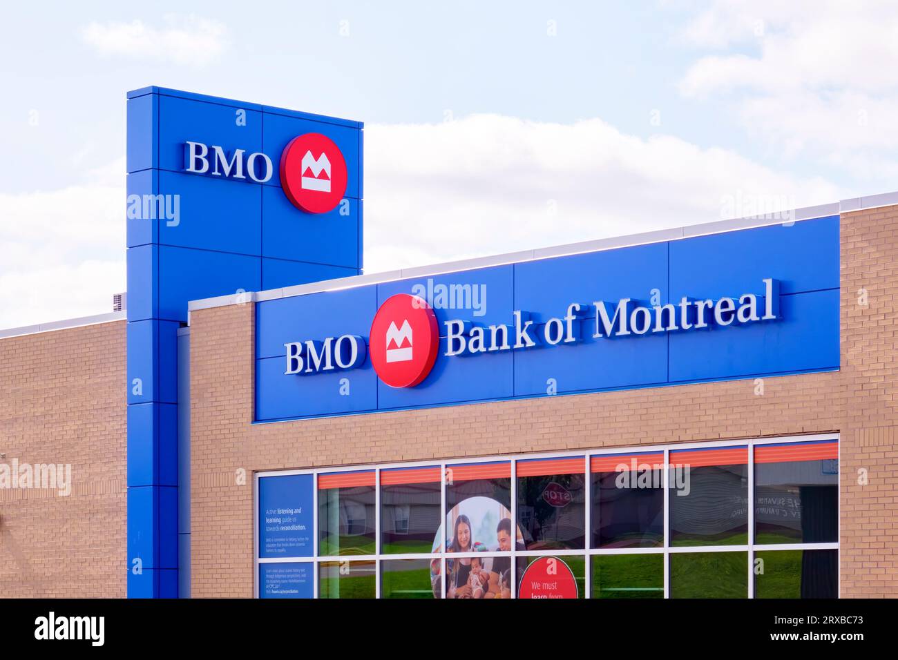 Signs on the front facade of a Bank of Montreal branch Stock Photo - Alamy