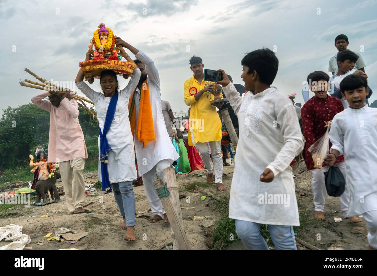 Ganesh immersion rituals hi-res stock photography and images - Alamy