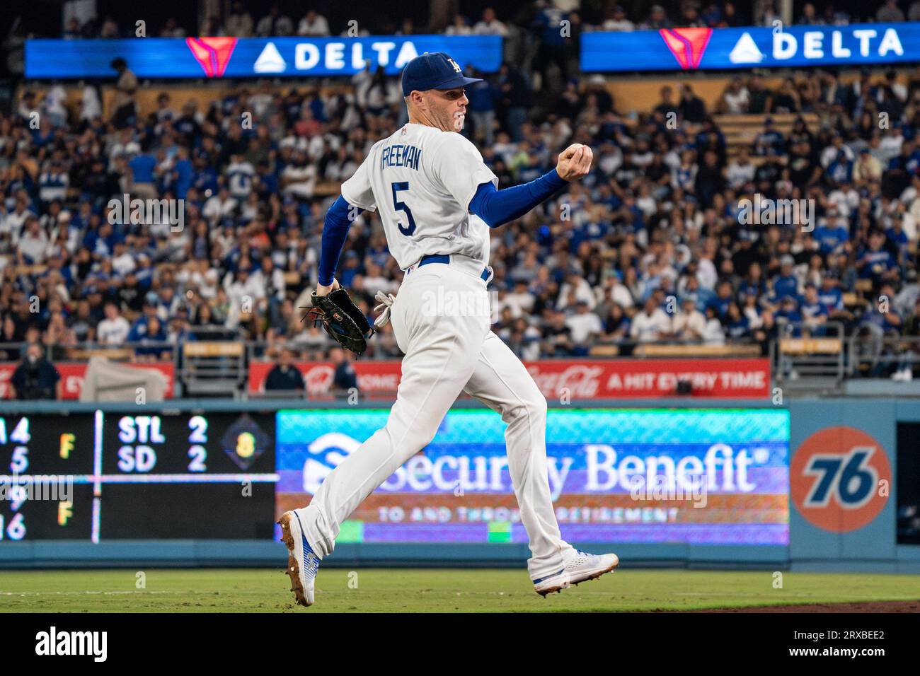 Los Angeles Dodgers first baseman Freddie Freeman (5) makes a catch in ...