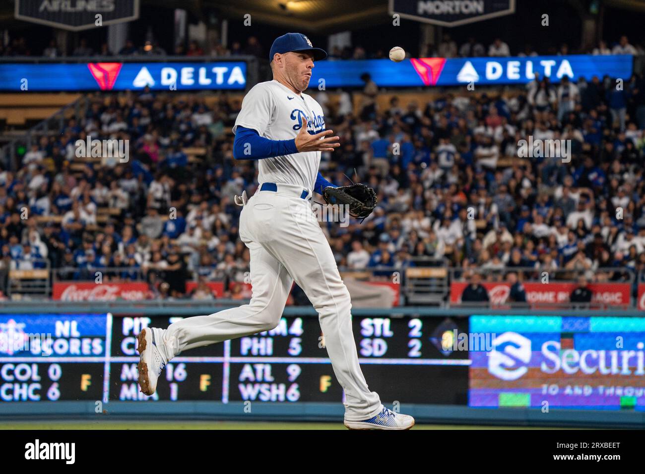 Los Angeles Dodgers first baseman Freddie Freeman (5) makes a catch in ...