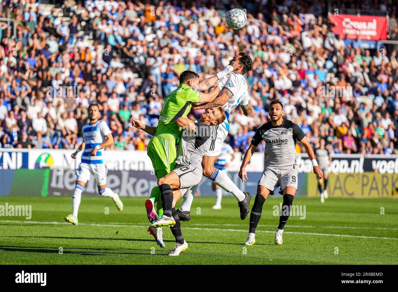 ZWOLLE - (l-r) PEC Zwolle goalkeeper Jasper Schendelaar, Dani de Wit of ...
