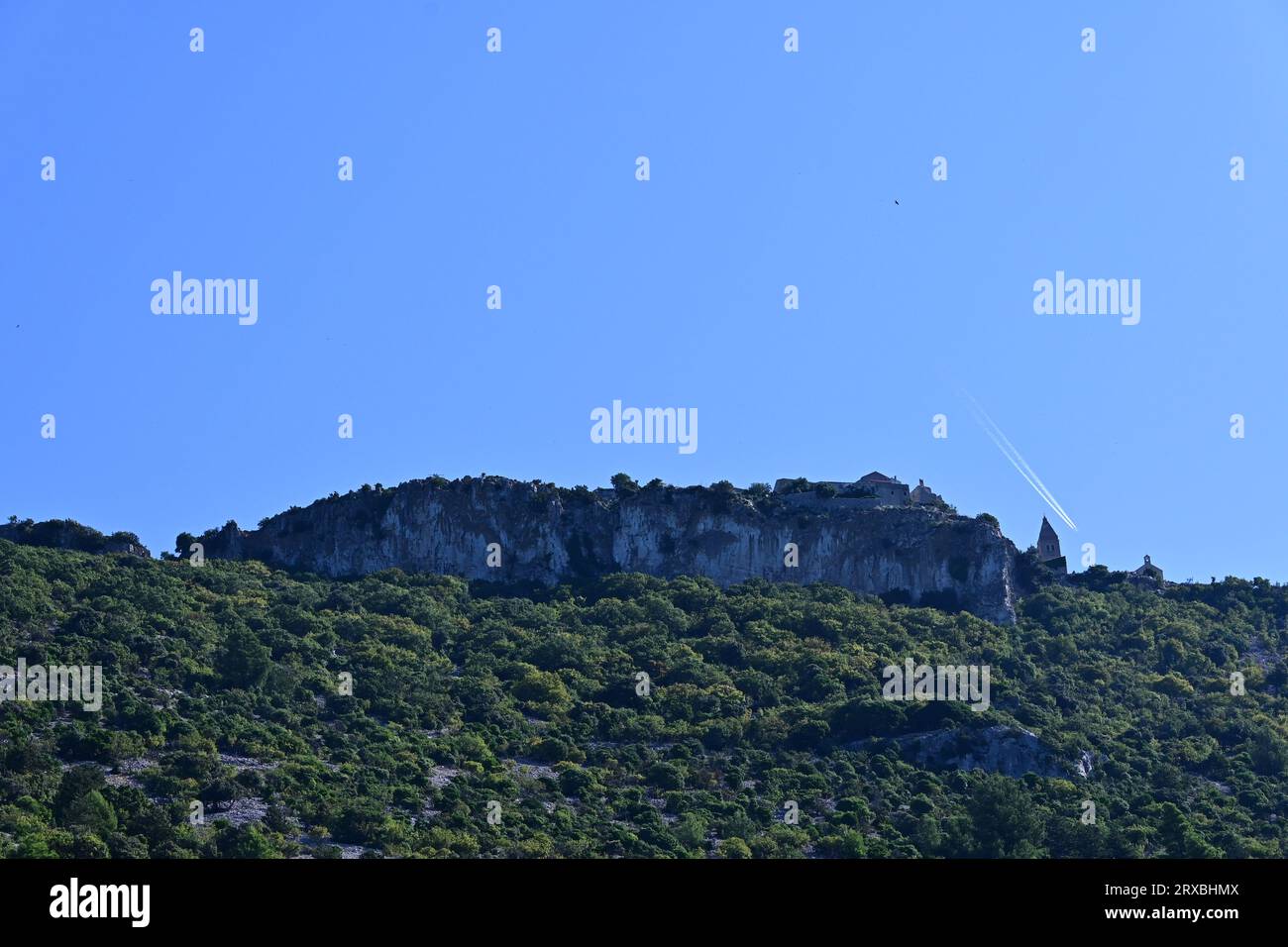 Town on a hill hi-res stock photography and images - Alamy