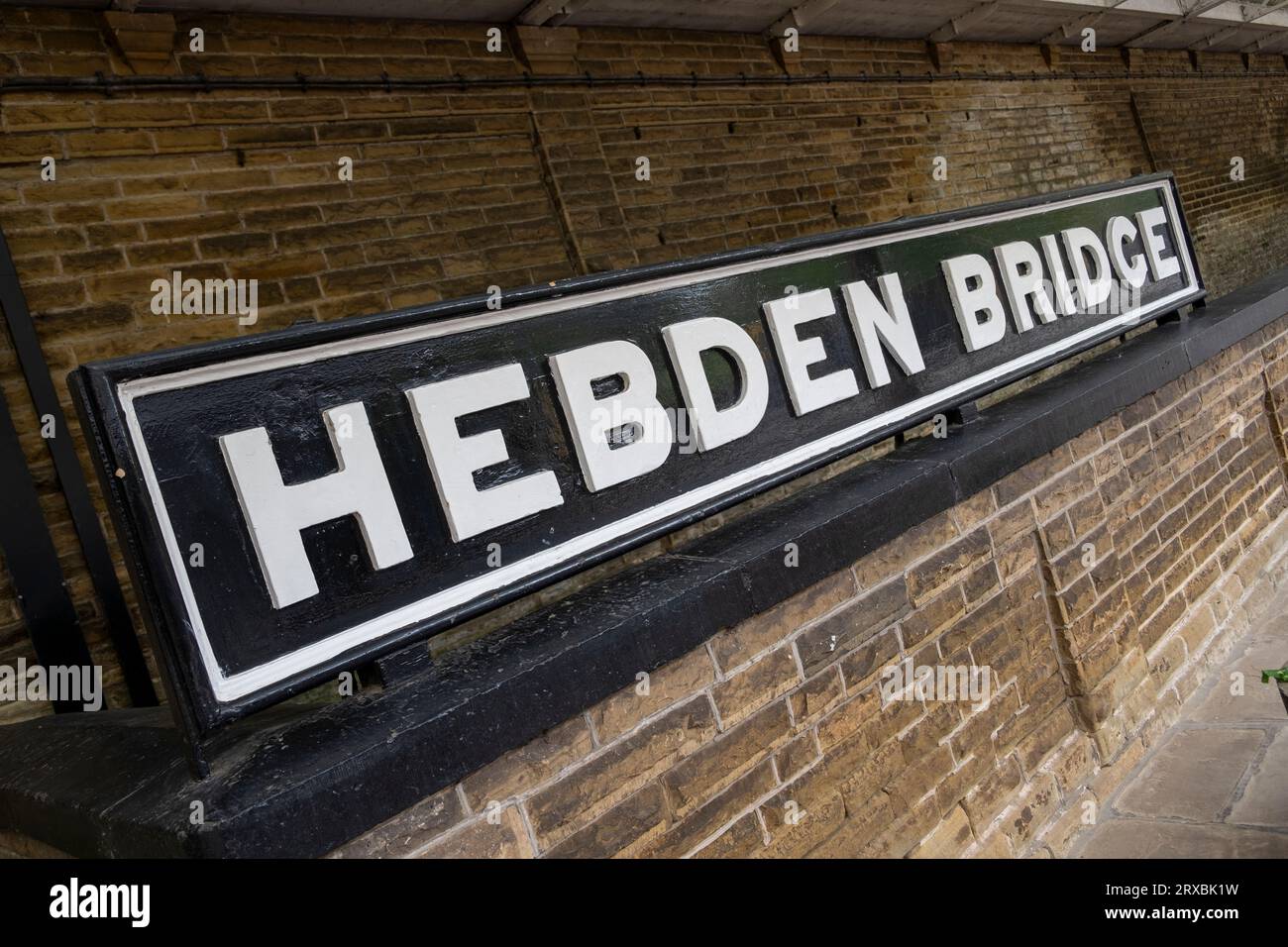 Station bridge way out sign hi-res stock photography and images - Alamy