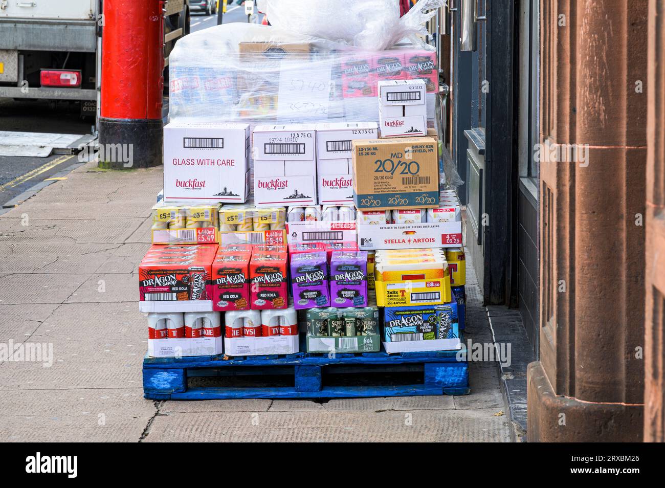 Alcohol glasgow hi-res stock photography and images - Alamy