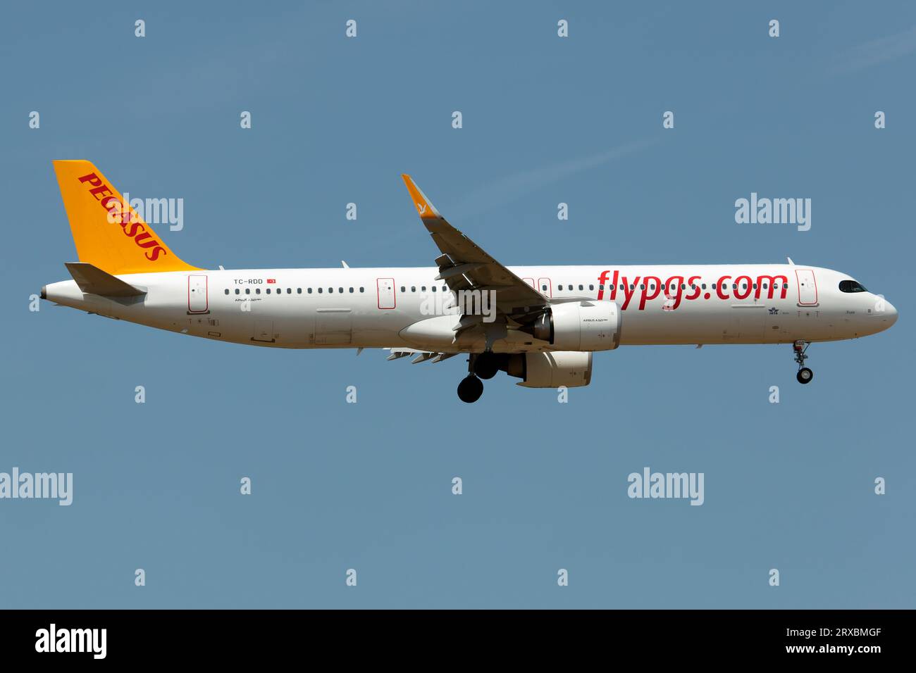Frankfurt, Germany. 02nd June, 2023. A Pegasus Airlines Airbus 321 NEO landing at Frankfurt ...