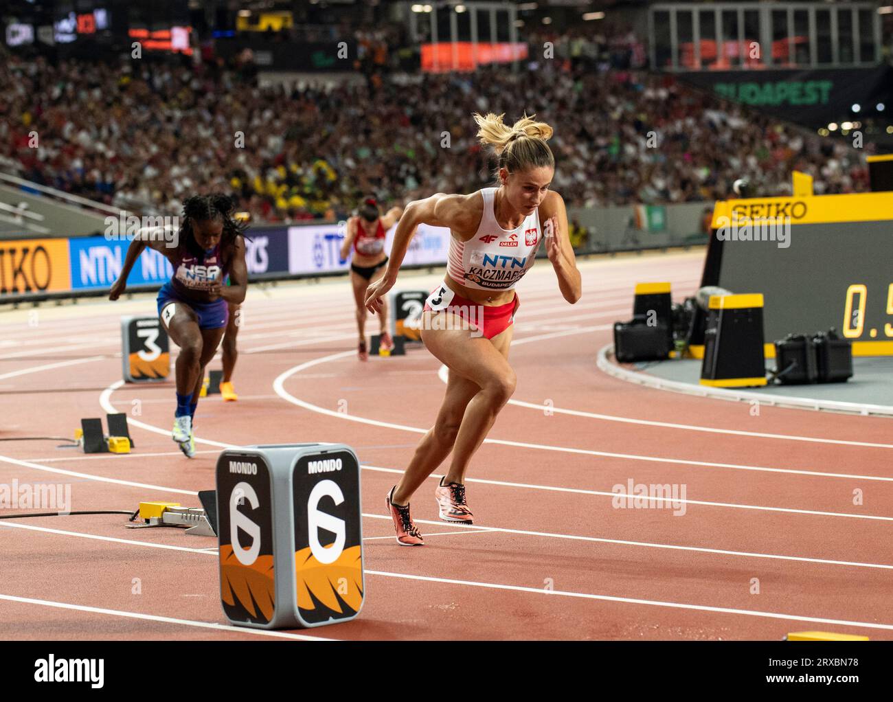 Natalia Kaczmarek of Poland competing in the 400m semi-finals at the ...