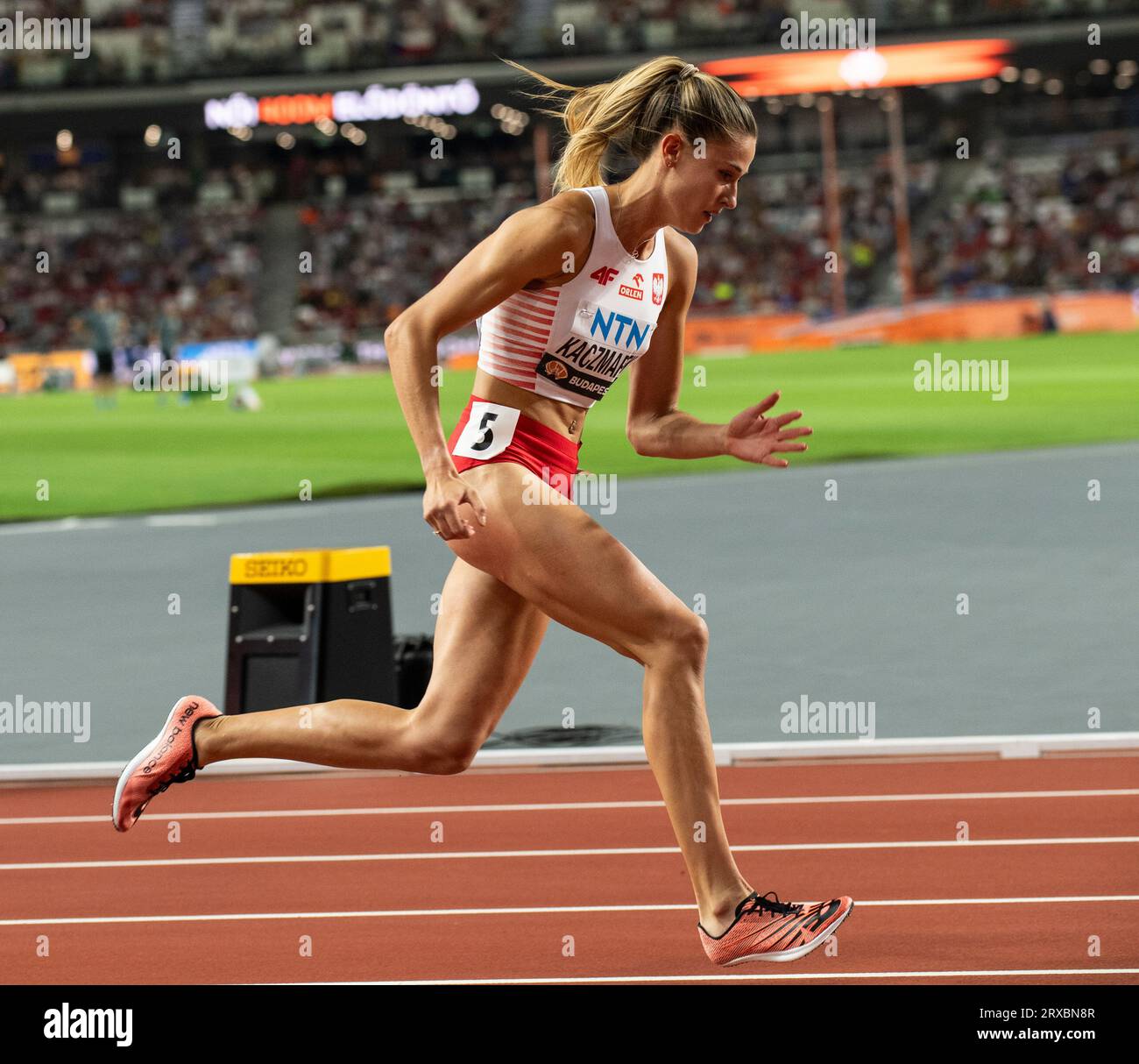 Natalia Kaczmarek of Poland competing in the 400m semi-finals at the ...