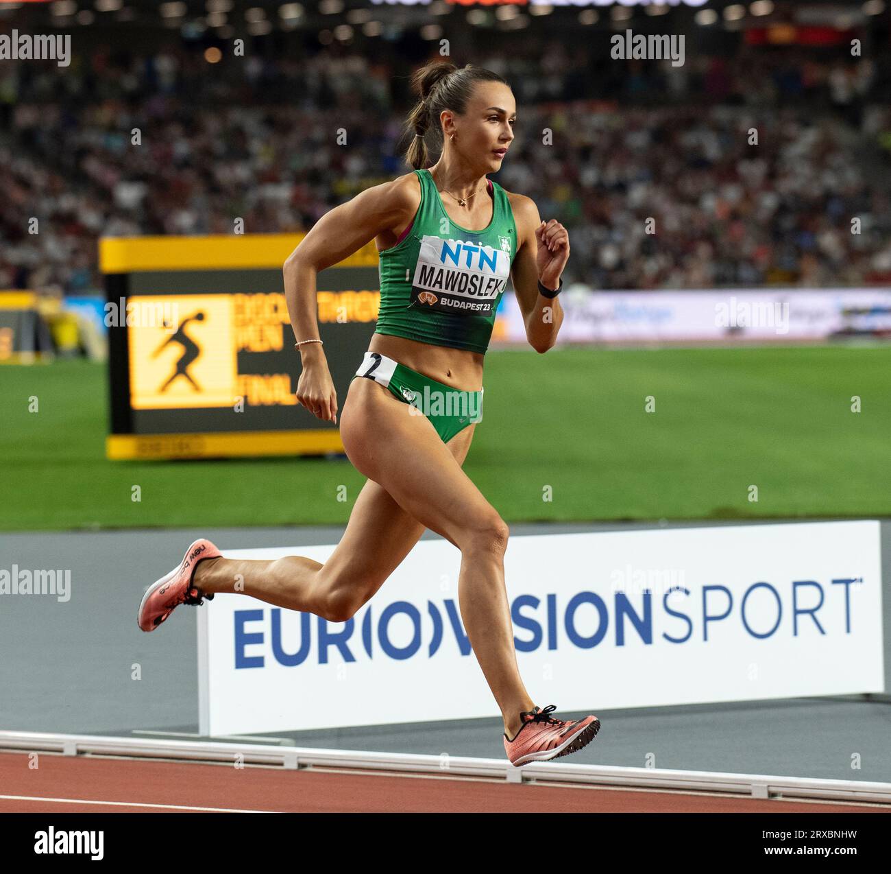 Sharlene Mawdsley of Ireland competing in the 400m semi-finals at the ...