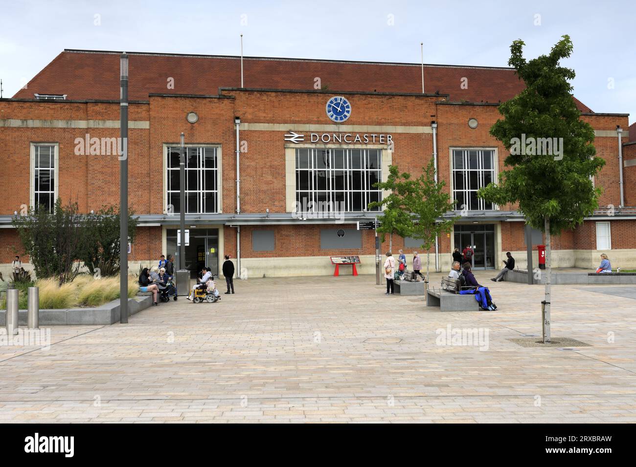 Doncaster railway station hi-res stock photography and images - Alamy