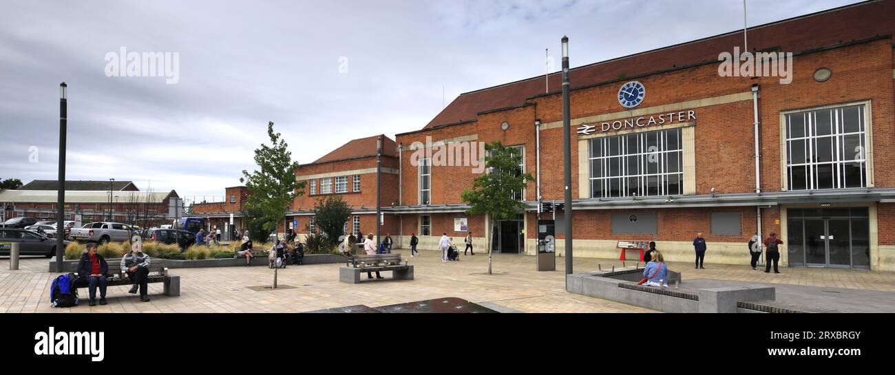 Doncaster railway station facade hi-res stock photography and images ...