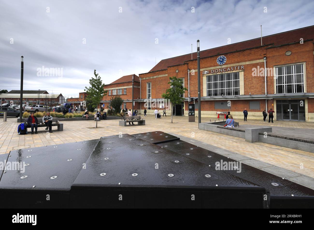 Doncaster railway station hi-res stock photography and images - Alamy