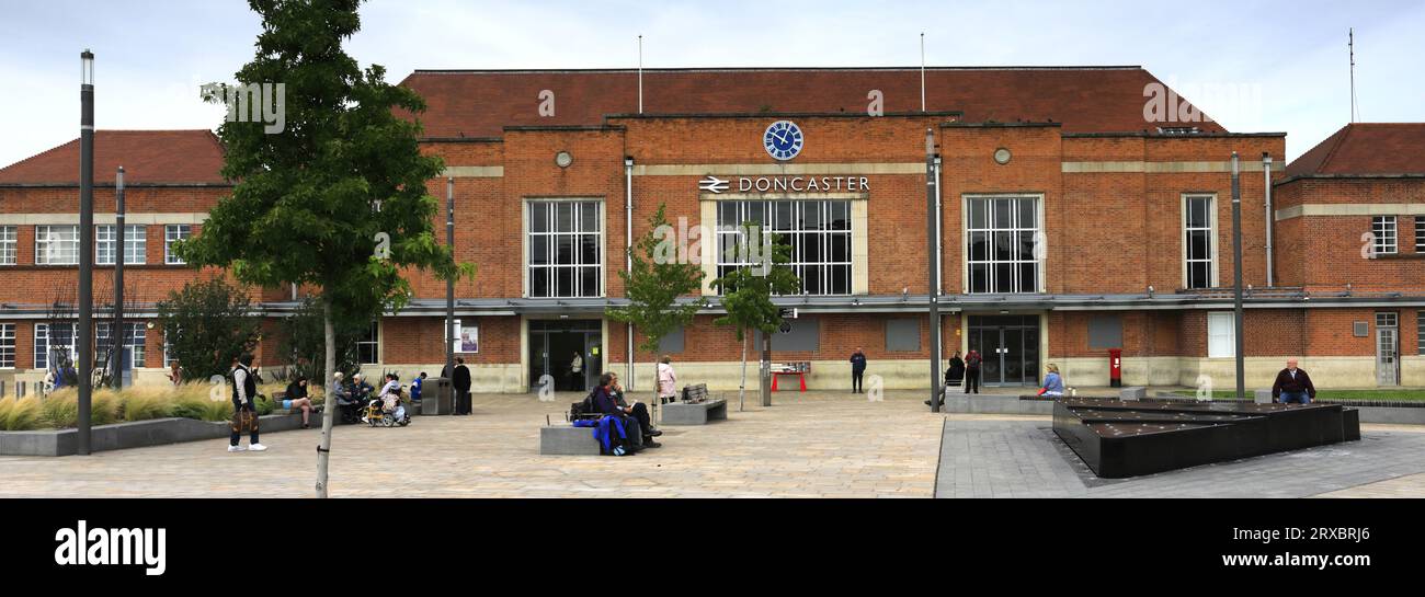 Doncaster railway station hi-res stock photography and images - Alamy