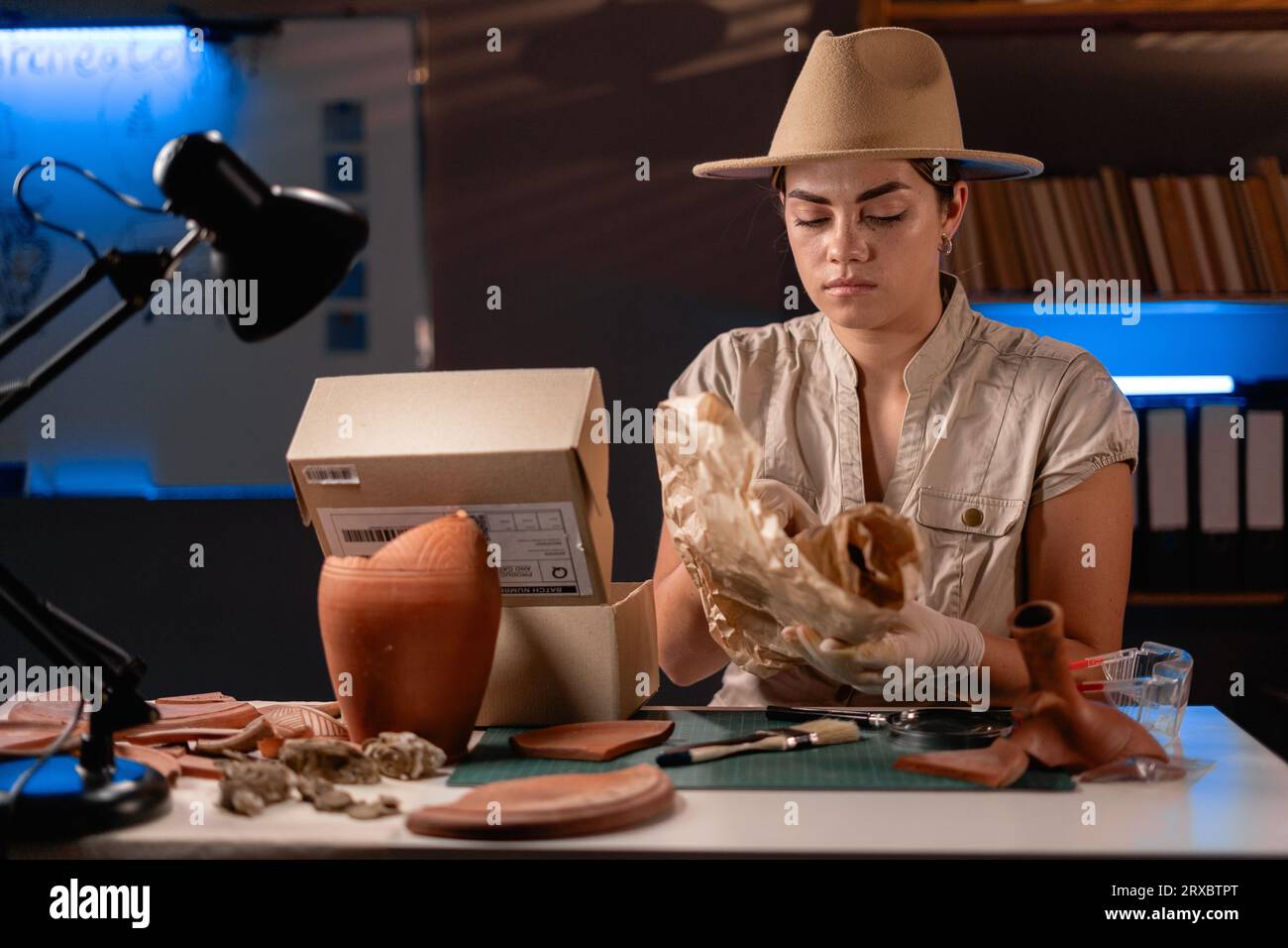 Archaeologist artifact hi-res stock photography and images - Alamy