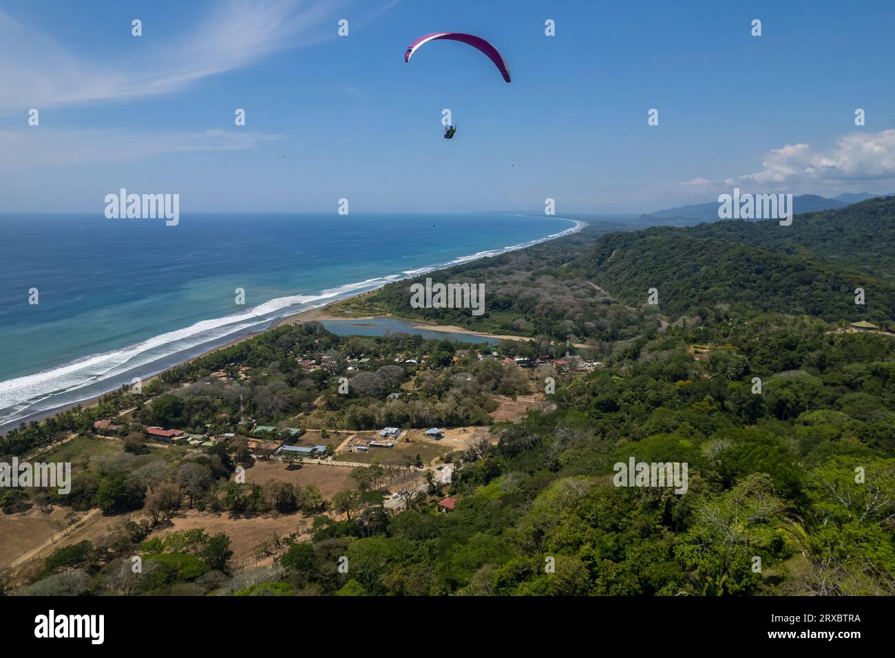 Parasailing extreme sport hi-res stock photography and images - Alamy