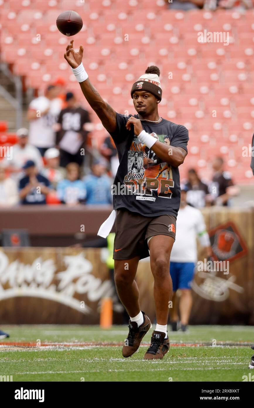 Cleveland Browns quarterback Deshaun Watson (4) warms up prior to the ...