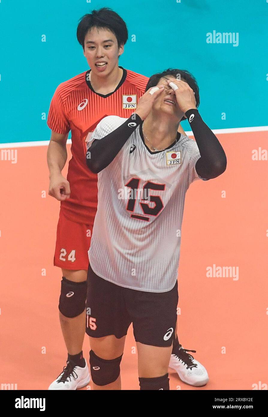 Shaoxing, China's Zhejiang Province. 24th Sep, 2023. Yanagida Masahiro (R) of Japan reacts ...