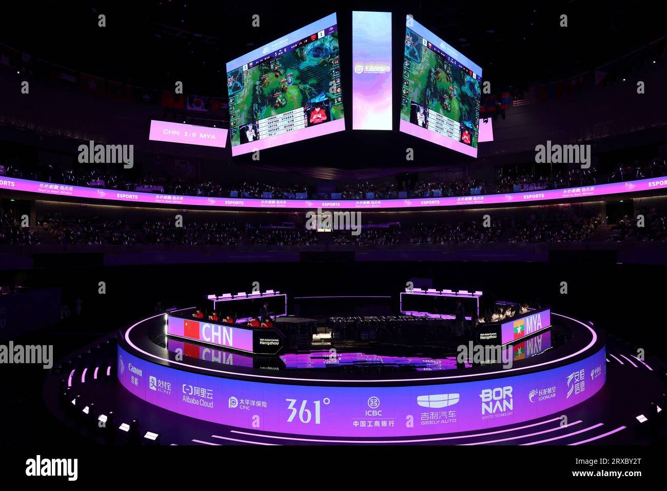 Hangzhou, China's Zhejiang Province. 24th Sep, 2023. Team China (L ...