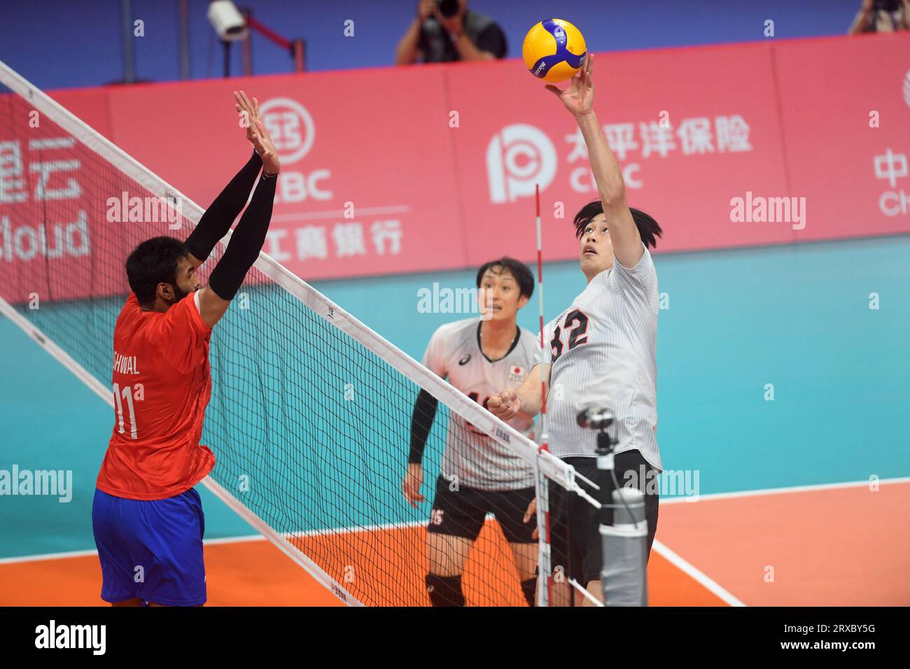 Shaoxing, China's Zhejiang Province. 24th Sep, 2023. Asano Kento (R) of ...